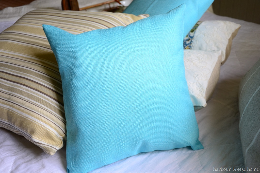Simple Linen Pillow Tutorial - Harbour Breeze Home