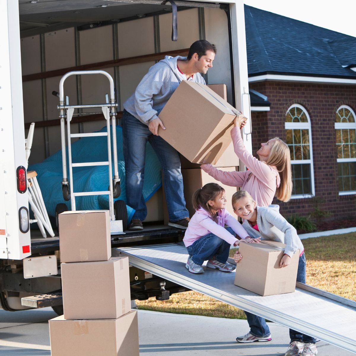 A Mom's Ultimate Guide for Moving from One House to Another - Harbour ...